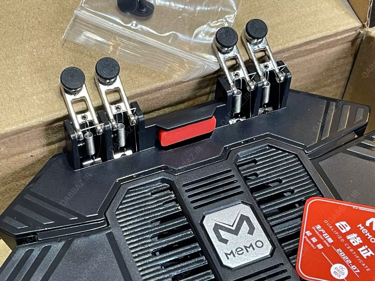 دسته بازی فن‌دار AK77 با دو پد سیلیکونی اضافه